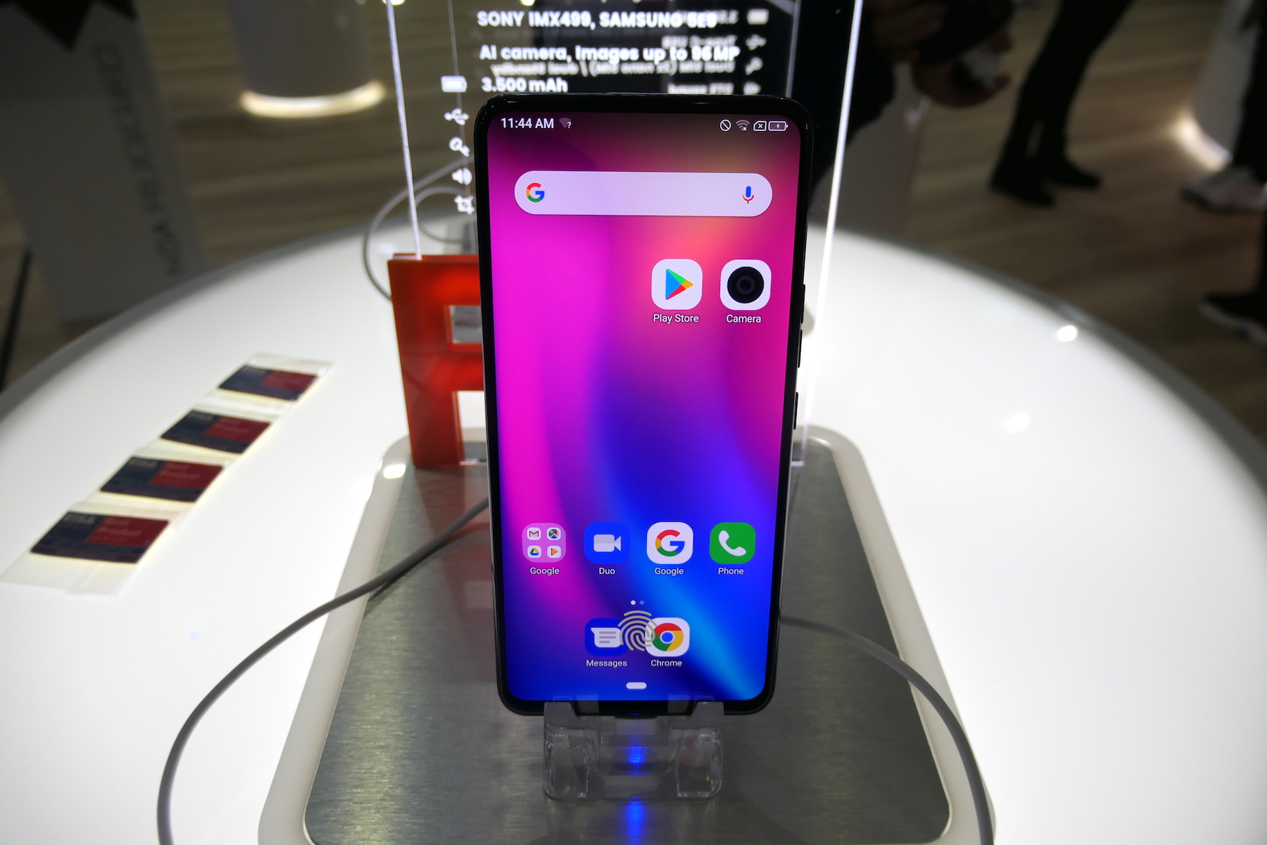 腕に巻くスマホや飛び出るインカメラ！日本上陸を期待したいスマホ3選【MWC19】 | ＆GP - Part 2