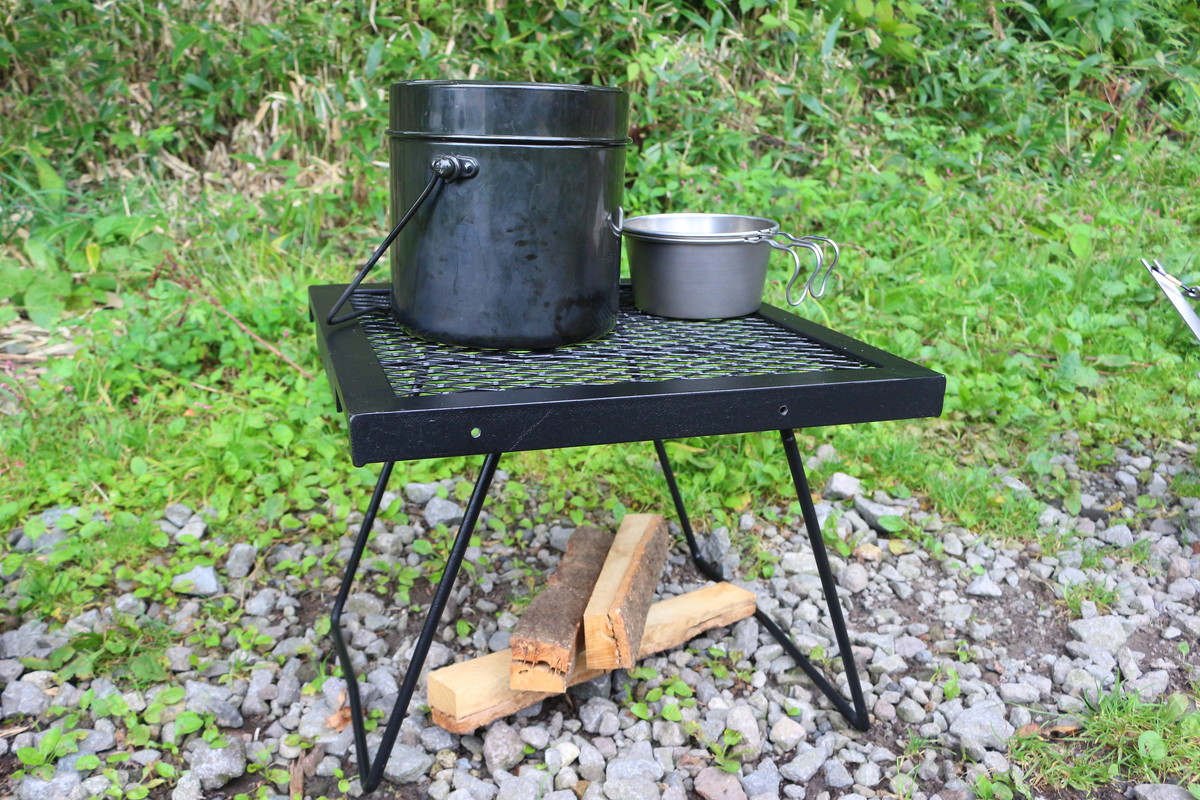 テーブル？焚き火台？高品質なのに3500円のONOE「マルチスタンドplus」【アウトドア銘品図鑑】 | ＆GP - Part 2