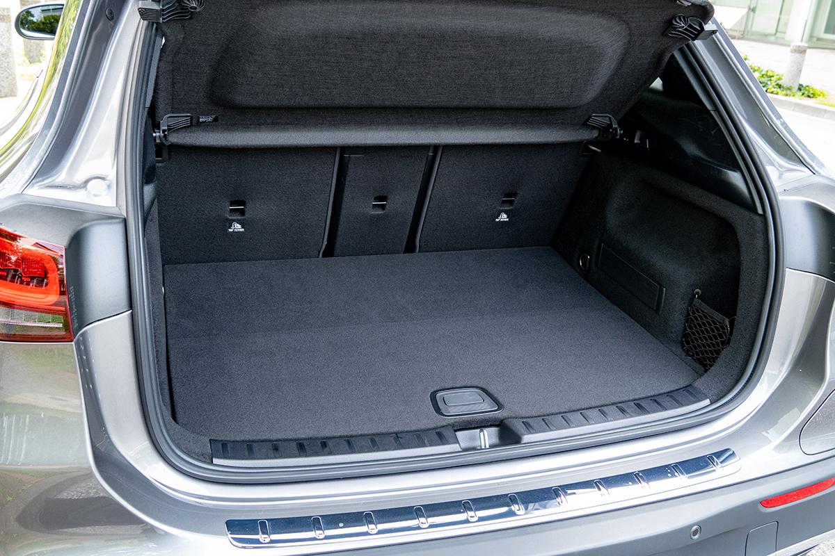 乗り心地はEV随一！メルセデス「EQA」は422kmの航続距離と加速感も魅力です | ＆GP - Part 2