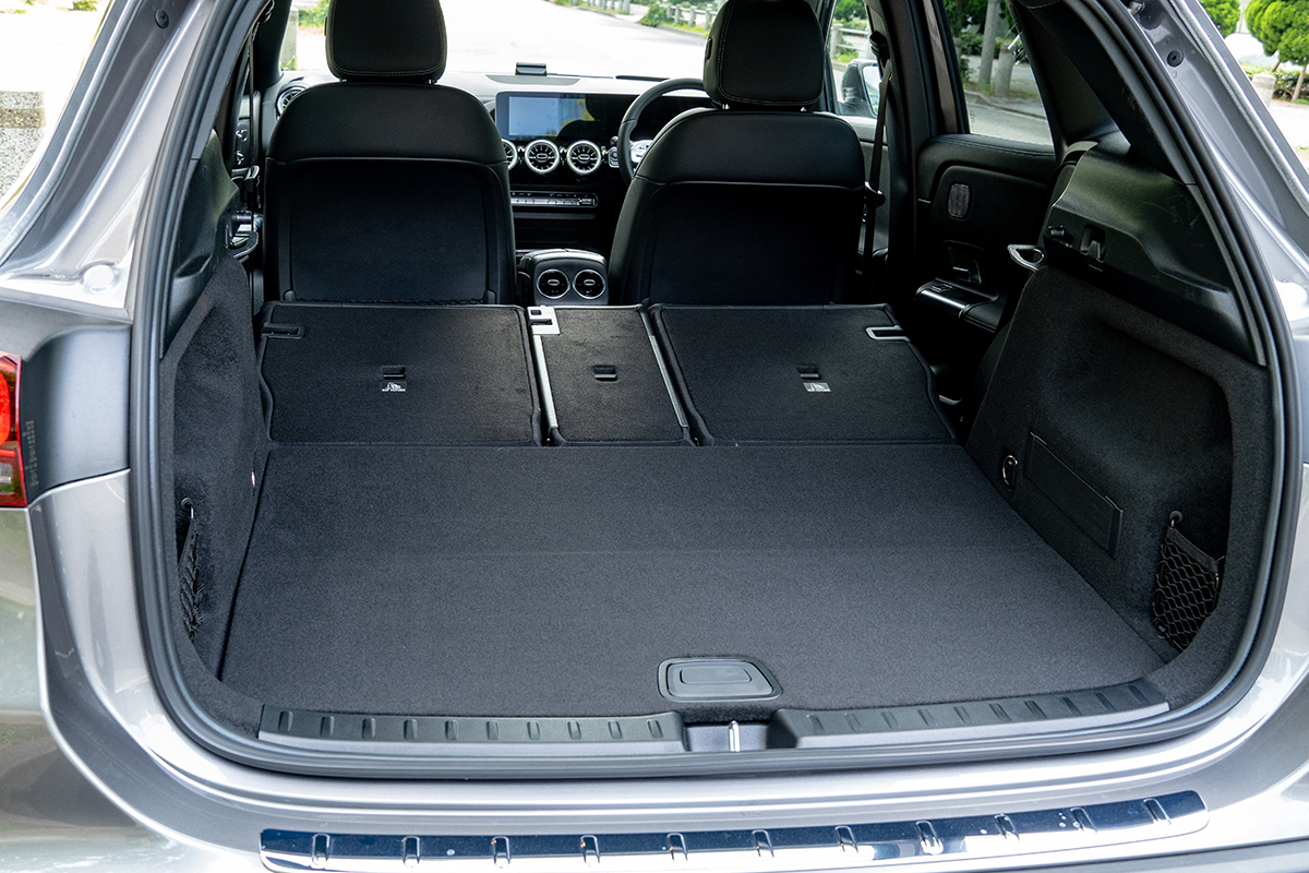 乗り心地はEV随一！メルセデス「EQA」は422kmの航続距離と加速感も魅力です | ＆GP - Part 2