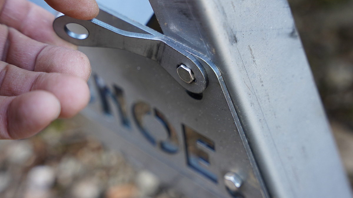 タフさと調理しやすさを兼ね備えたONOEのレーザー加工焚き火台 | ＆GP - Part 2