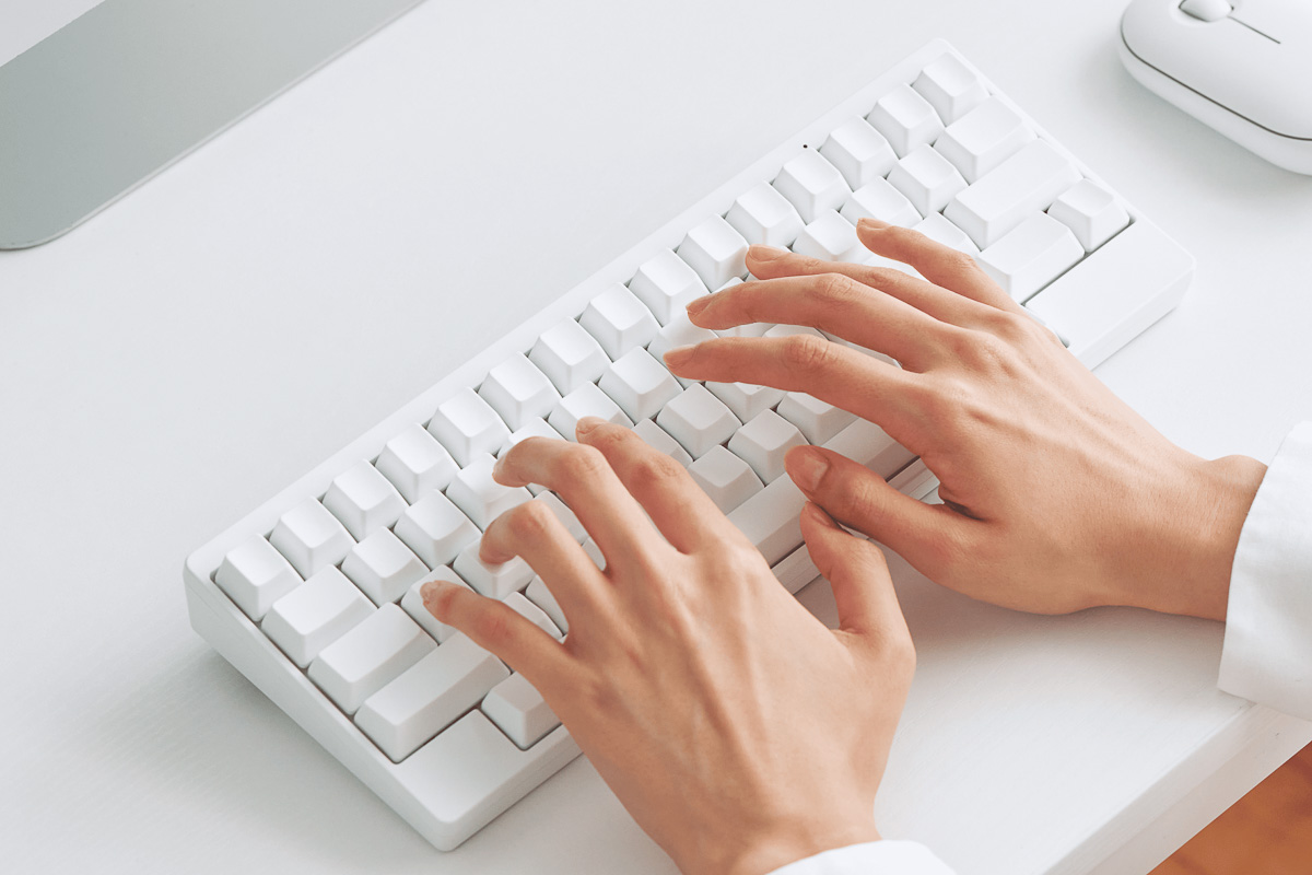 HHKB（ハッピーハッキングキーボード）から静謐さすら感じる純白モデルが登場！ | ＆GP