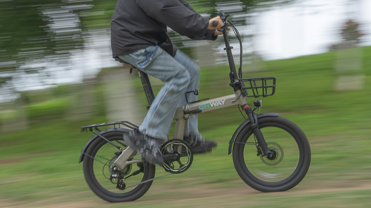 ボトル型バッテリー併用で最大130km走行可能！シマノ製8段ギア搭載のハイスペック電動アシスト自転車 | ＆GP - Part 2