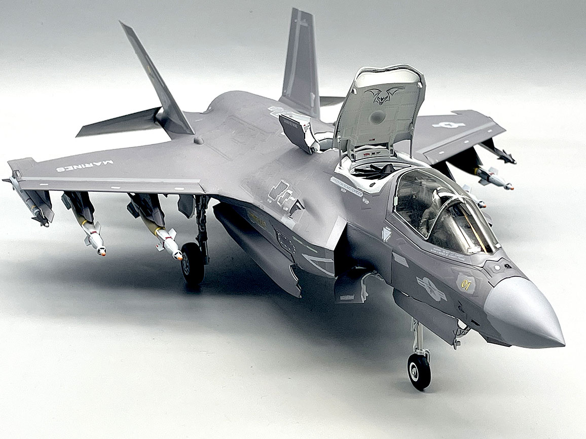 垂直着陸×ビーストモードという"スペシャル仕様"で「F-35B」完成！【達人のプラモ術＜F-35B ライトニングII＞】 | ＆GP